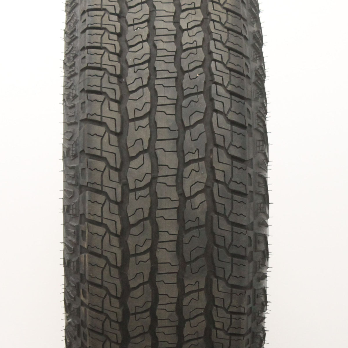 Chevrolet Colorado 18" Grey / Machined Wheels, 265/65R18 Goodyear AT T ...